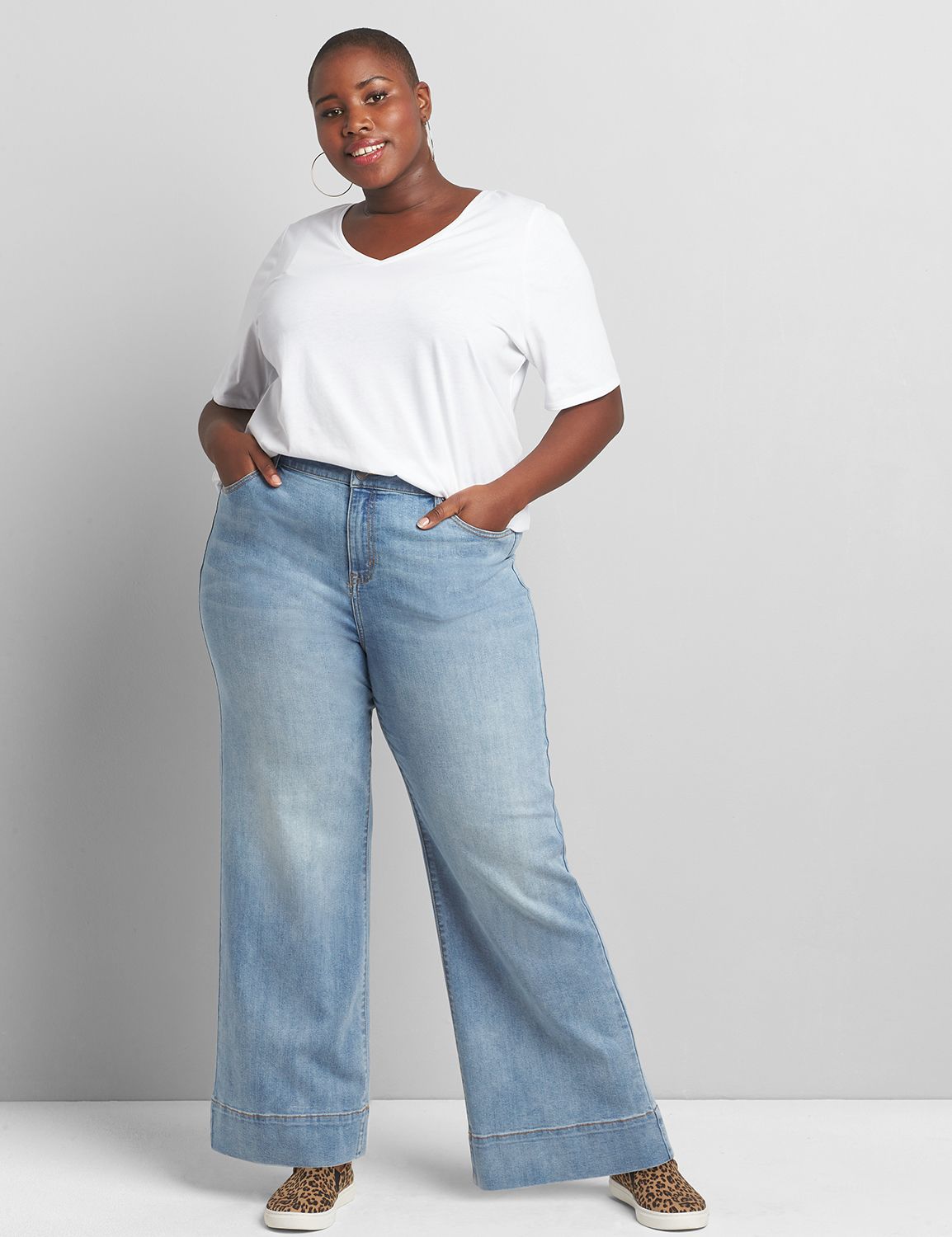 Signature Fit Wide Leg Jean - Light Wash