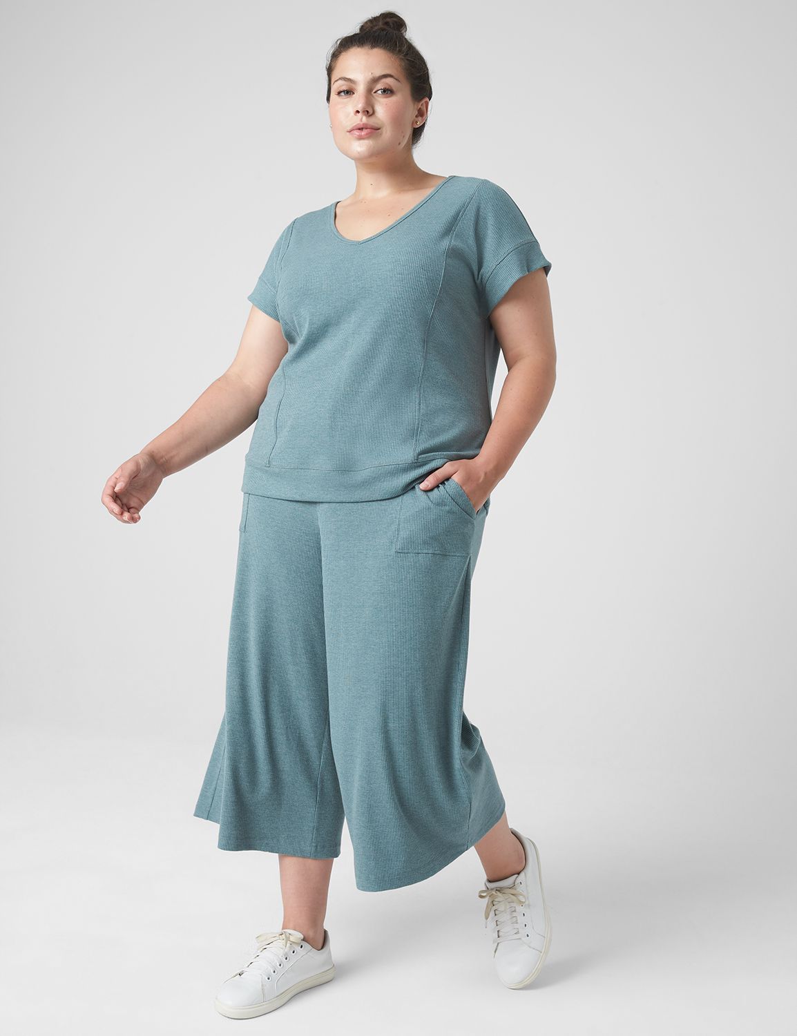 LIVI Mid Rise Rib Knit Capri Wide L | LaneBryant